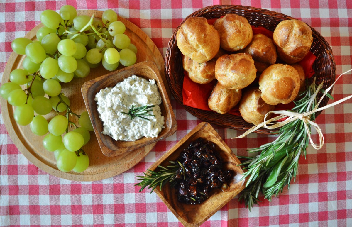 Herbed goat’s cheese & caramelised onion choux balls – Sun Soul Wonders