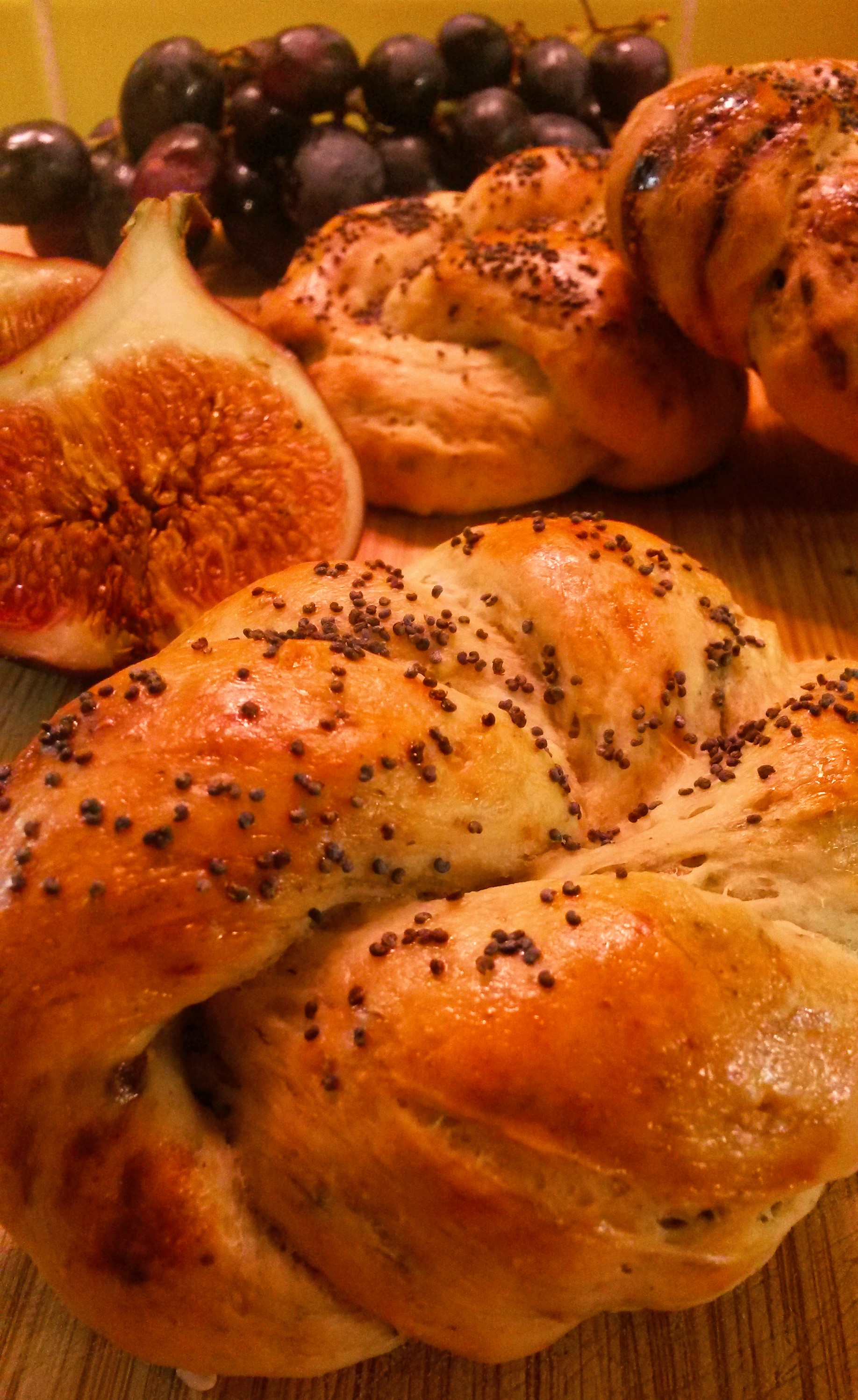 Semolina rolls with chewy figs and warming za’atar – Sun Soul Wonders